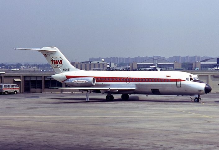 Flying the "little" DC-9 : Air Facts Journal